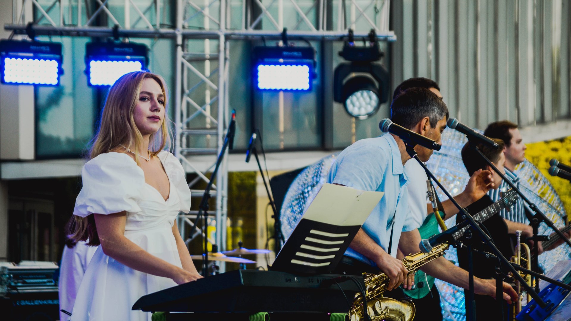 Кем-нибудь другим, группа КвинтА в Зарядье