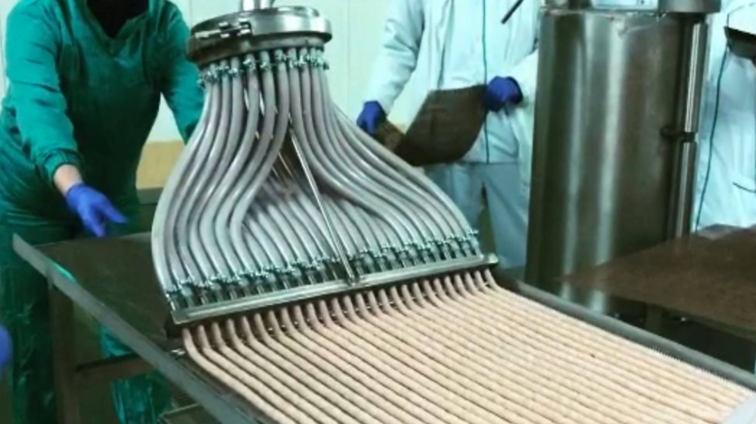 Машина отсадки кнутов, рыбных палочек, безоболочных колбасок из мяса или птицы.