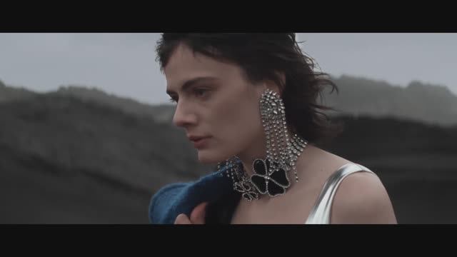 Показ женской коллекции Saint Laurent осень-зима 2021-2022