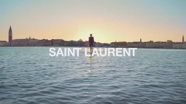Показ мужской коллекции Saint Laurent весна-лето 2022