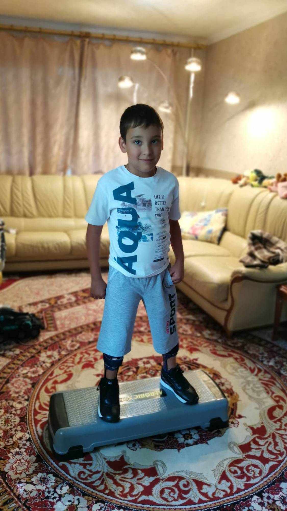 Саша занимается на велодорожке