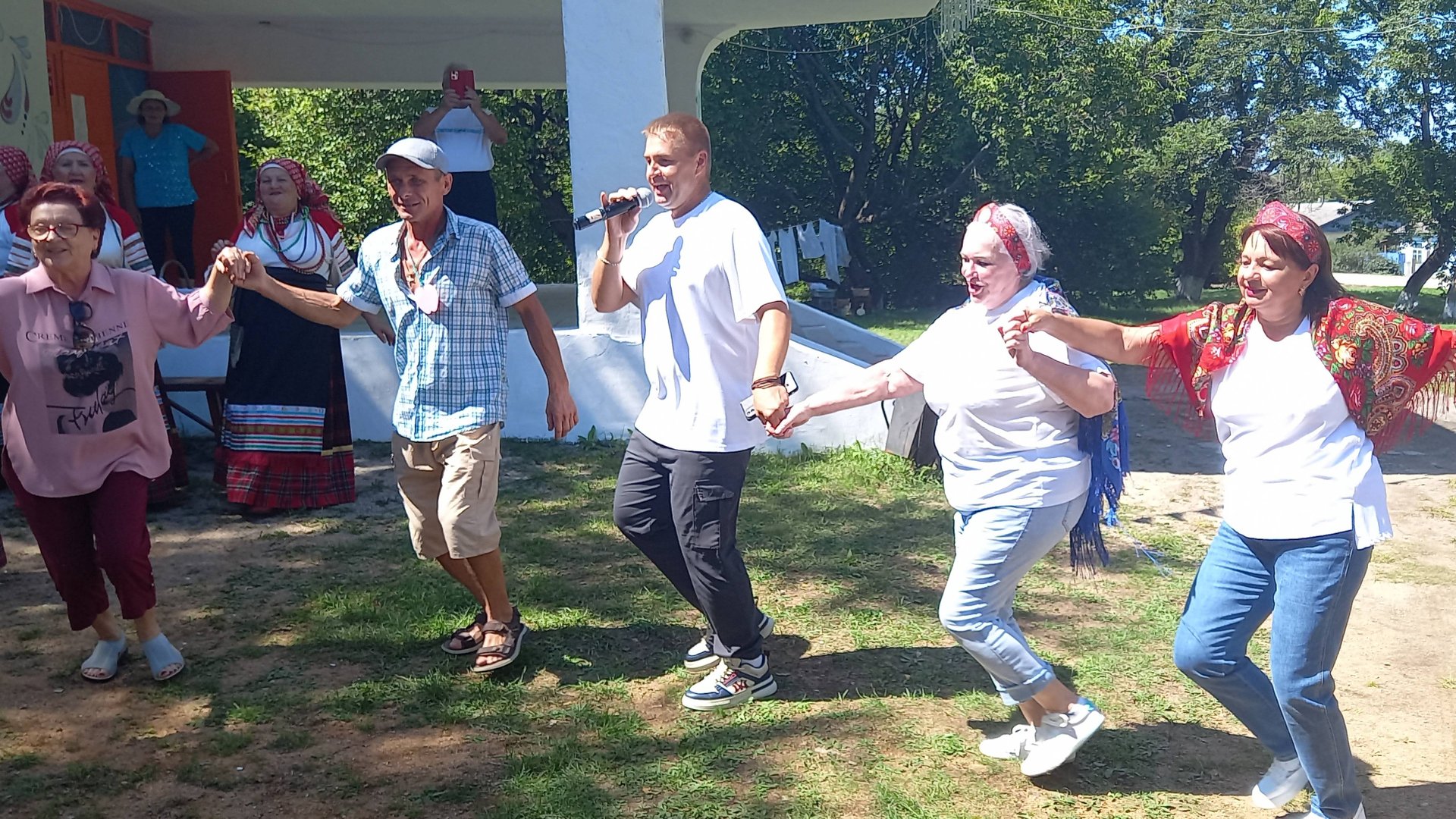 Сергей Мильвит на празднике Яблочный Спас