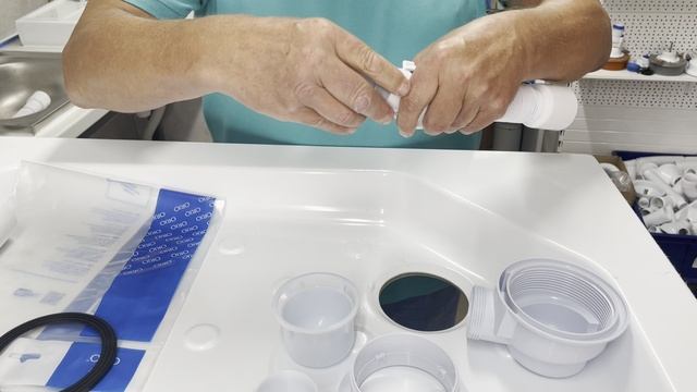 Установка сифона ДХ-912 (ДХ-913) на душевой поддон.