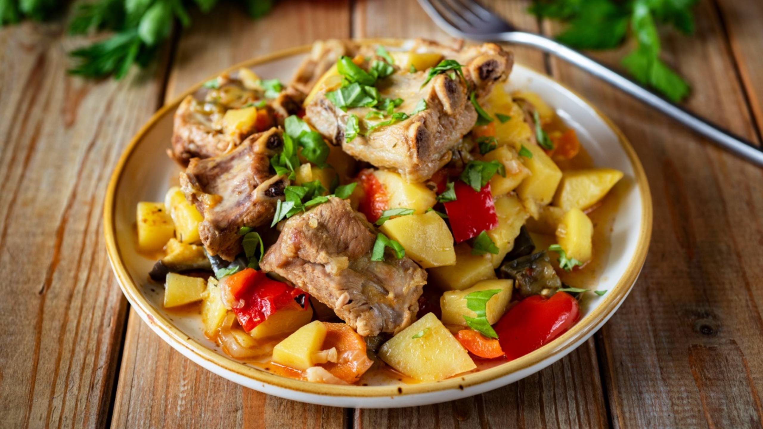 🍖 Готовлю в афганском казане! Свиные рёбрышки с овощами — сочно, ароматно, идеально