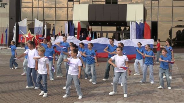 Три цвета – одна судьба: жители Светлого отпраздновали День Флага России