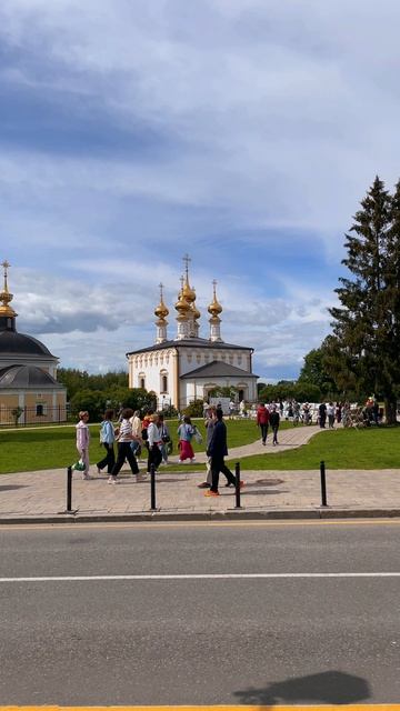 Тут полно туристов! Маленький городок возле Москвы с древней историей.
