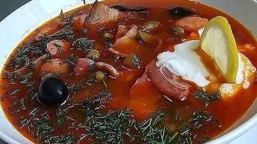 Секрет идеальной солянки: густая и очень домашняя