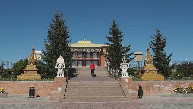 Буддийский дацан Ринпоче Багша в Улан-Удэ (Бурятия).