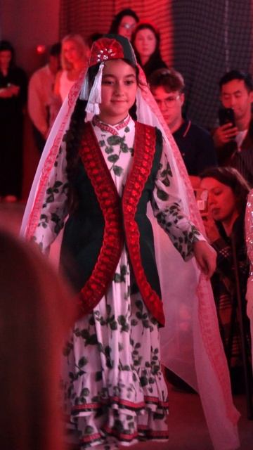 Модный показ на тему NeoFolk в рамках Международного фестиваля креативных индустрий