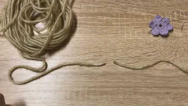 КАК Я СОЕДИНЯЮ КОНЦЫ НИТЕЙ НА РОВНИЦЕ И ШНУРКОВОЙ ПРЯЖЕ