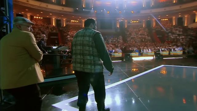 это не огород пашут это у них музыка такая