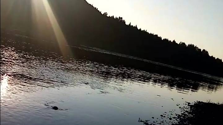 Рыбалка в перекате,переход по мелководью.Общаемся с местным рыбаком