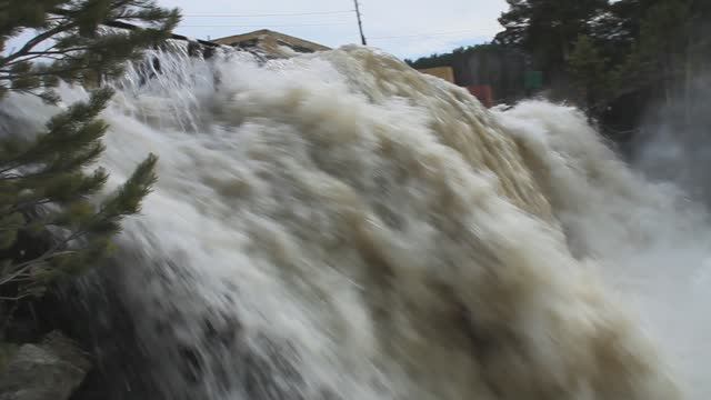 Карпысакский водопад (Новосибирская область) - весной.