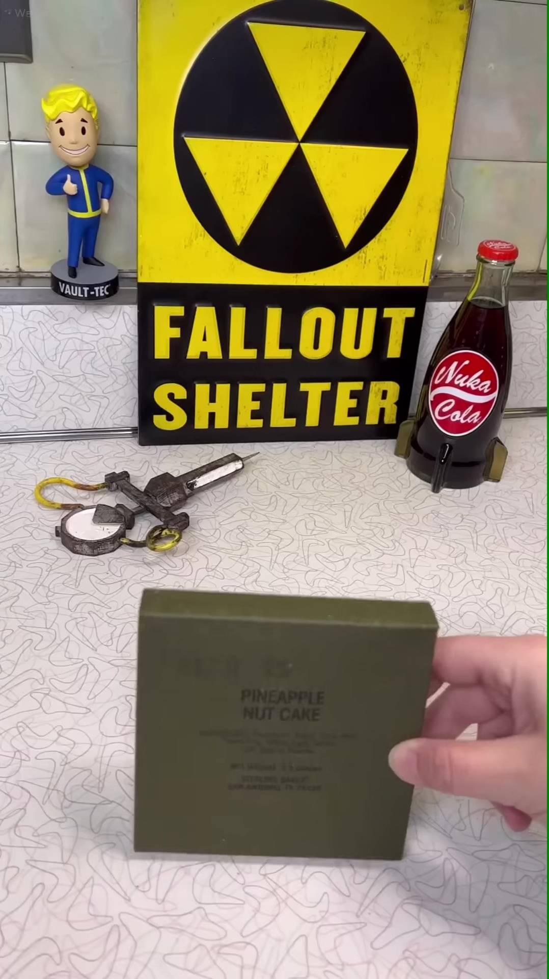 Открываю ананасово-ореховый торт 40-летней давности