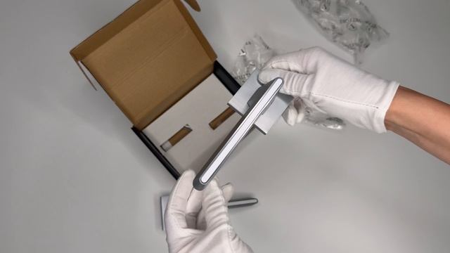 Ручка на раздельном тонком основании VETTORE R21.190 MCP/WH(Матовый Хром/Белая Вставка)