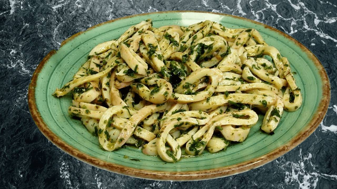 Нежная и ароматная закуска — маринованные кальмары, улетают мгновенно!