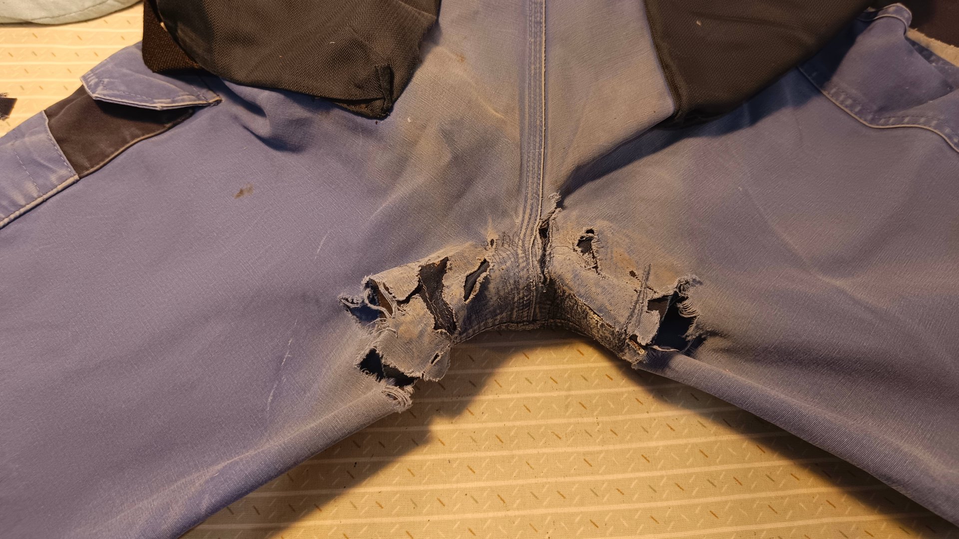 Как пришить заплатки на брюки, большие, со всех сторон