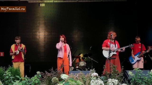 Группа «Тревожный диван»  с песней "Алена- счет!"