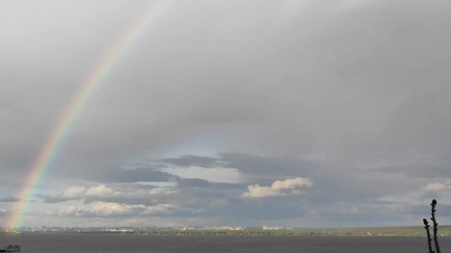 Радуга над рекой