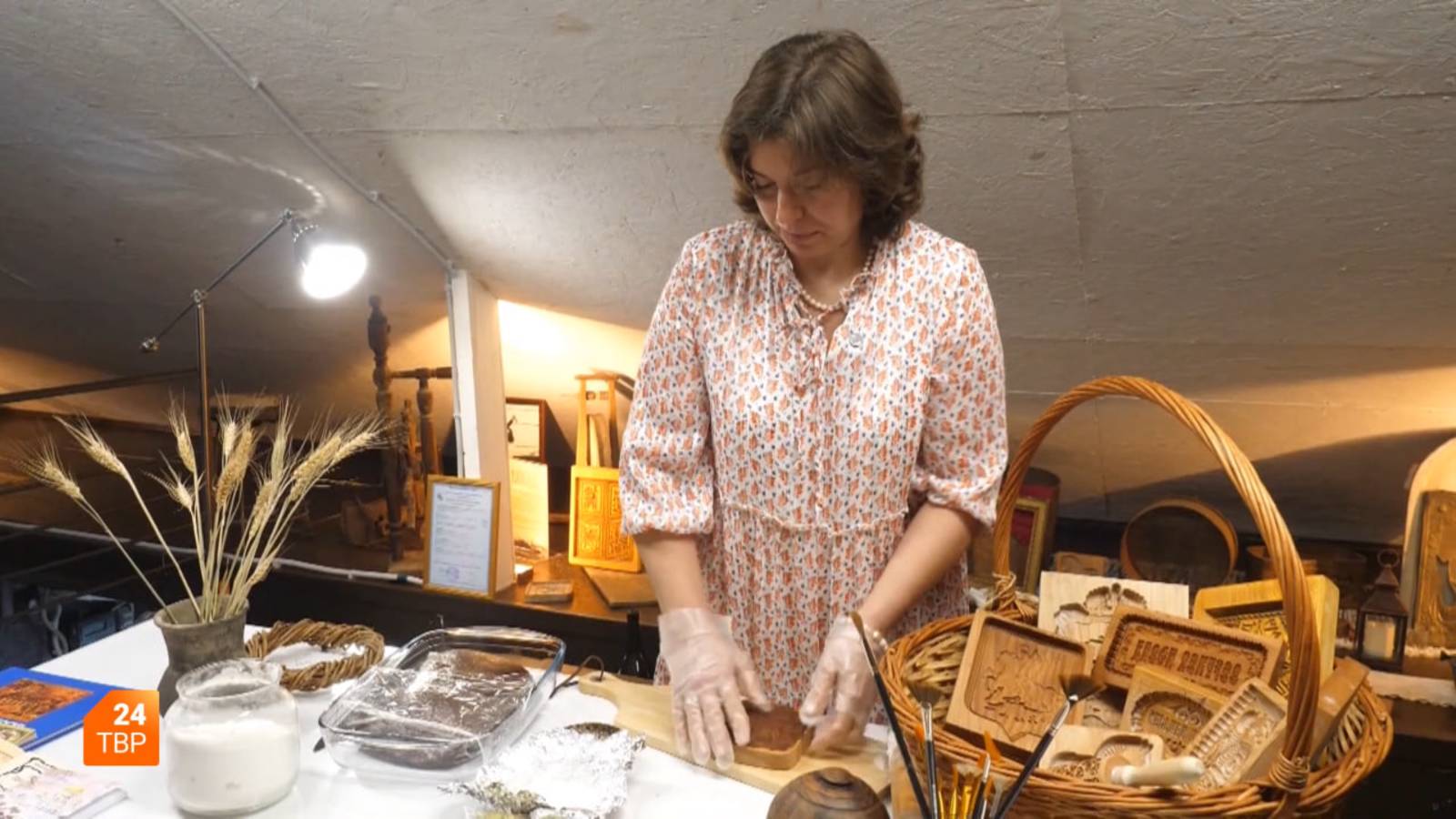 Пряничник Надежда Шелест | Портрет на фоне