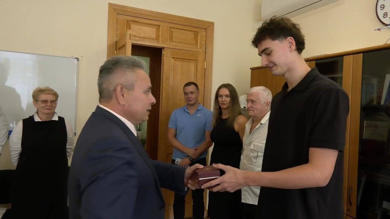 Благодарность тренерам, поклон родителям, поздравления спортсмену