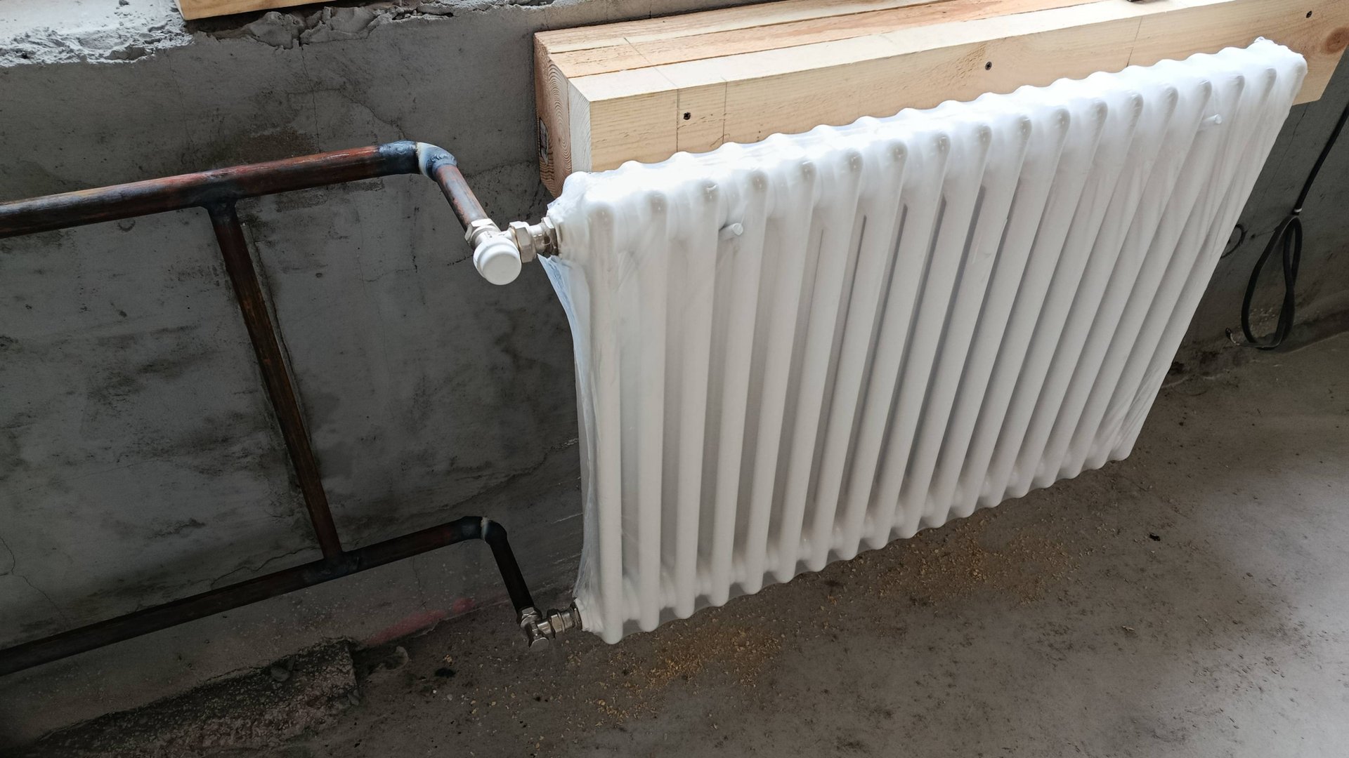 вариант монтожа дизайнерской  батареи