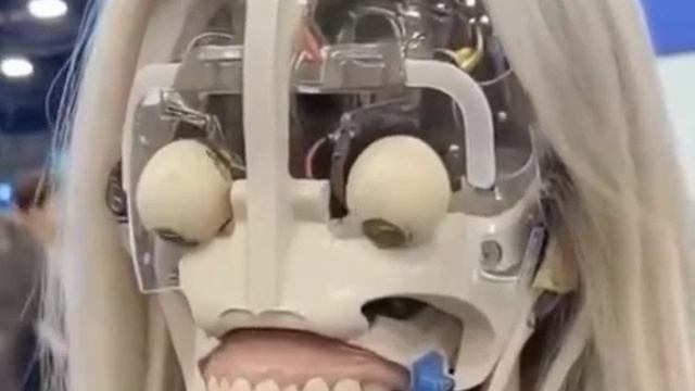 «Взгляд под кожу» гиперреалистичного робота