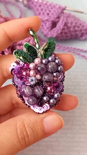 Брошь Ежевика