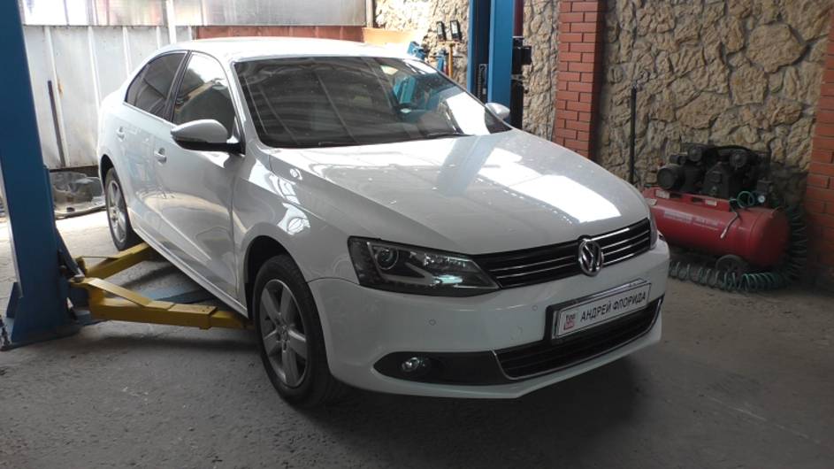 Замена переднего правого ШРУС на Volkswagen Jetta 1,6 Фольксваген Джетта 2014