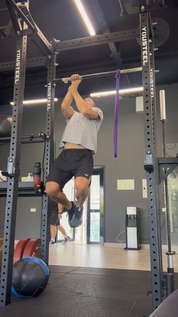 подтягивание на 1 руке, противоположная на запястье