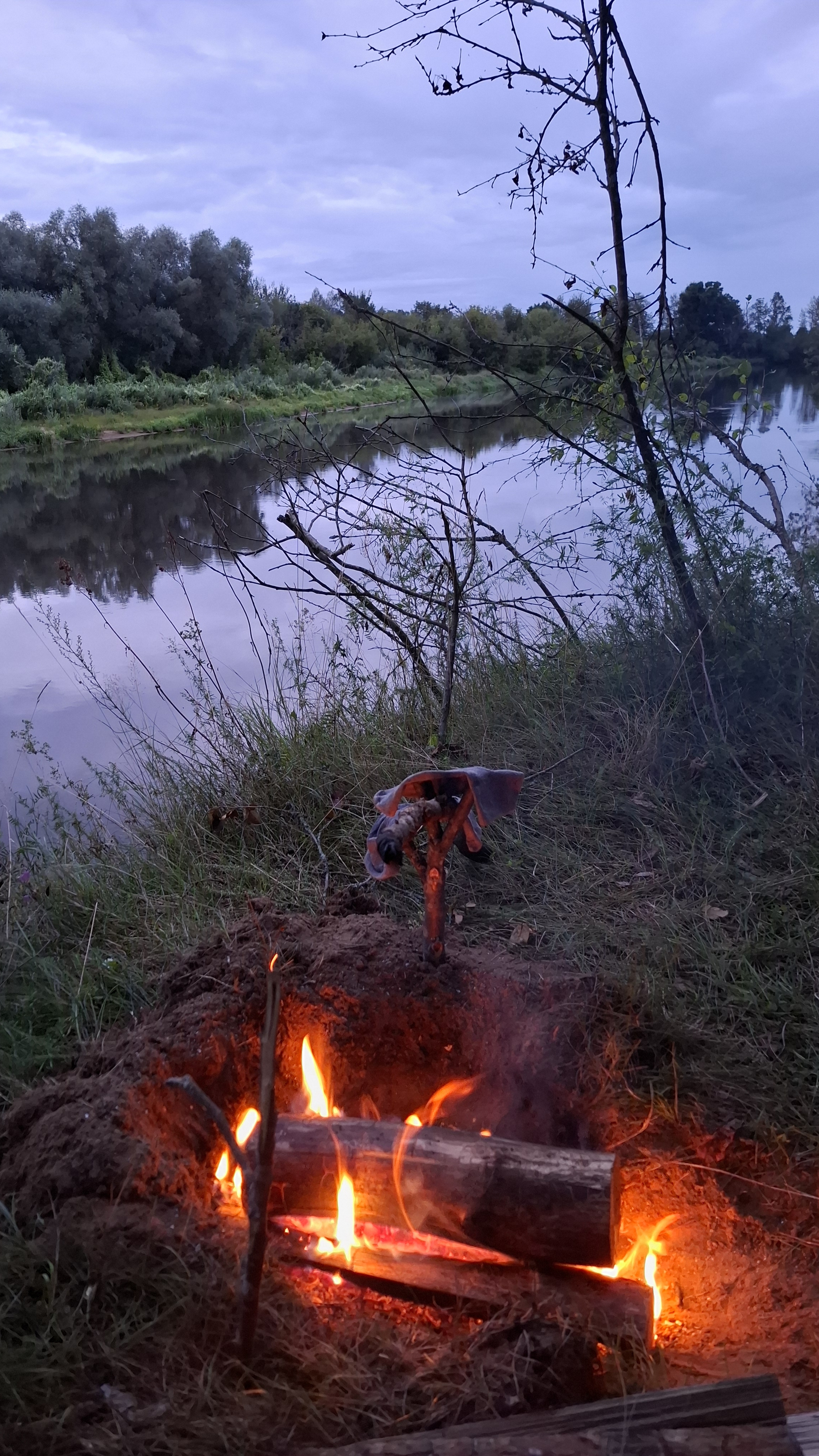 Время посидеть у костра и поговорить о погоде #поход #велотуризм #клязьма #bikelife #tourism