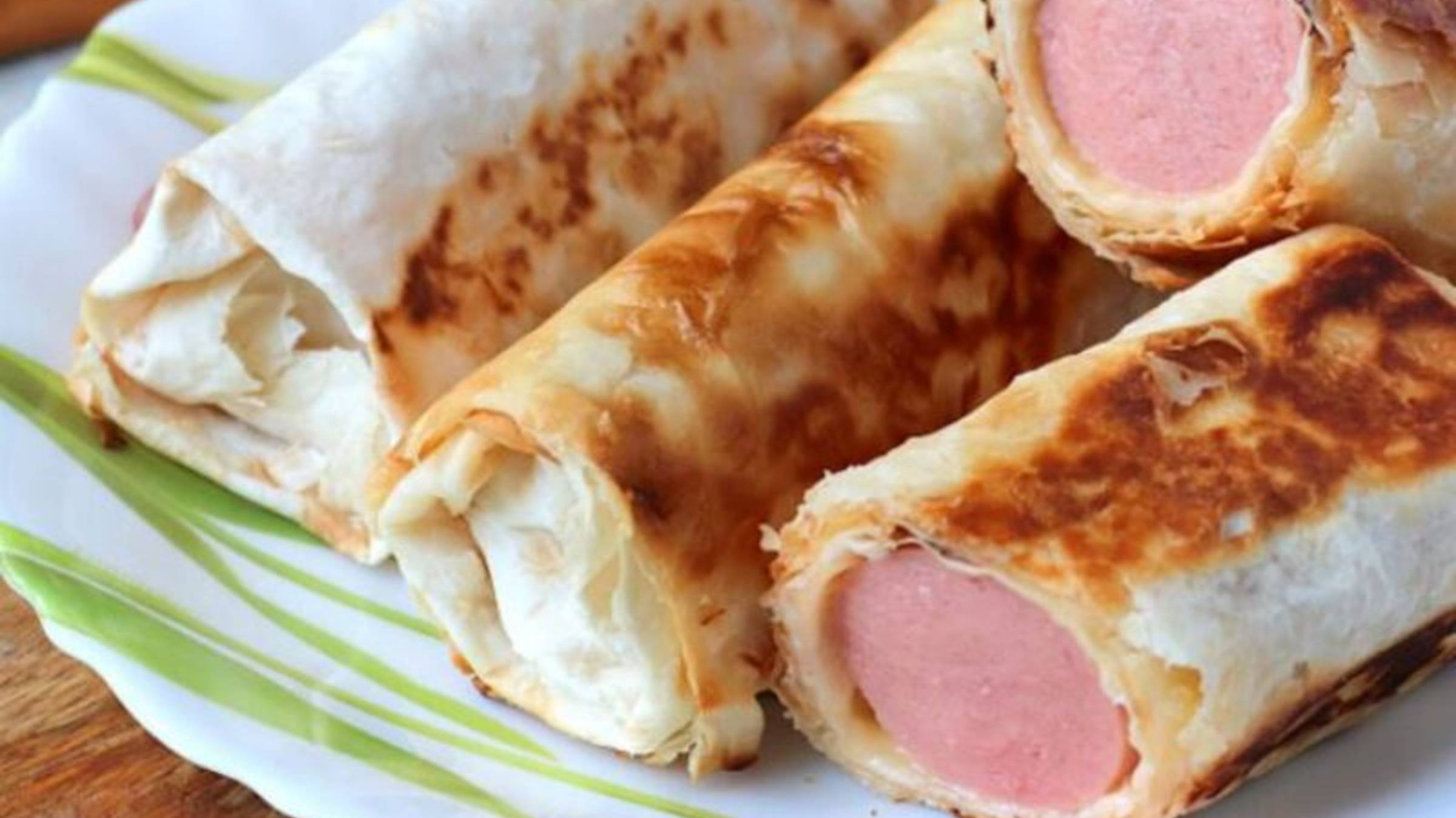 Сосиски с сыром в лаваше на перекус или завтрак. Дети очень любят. Готовлю много.