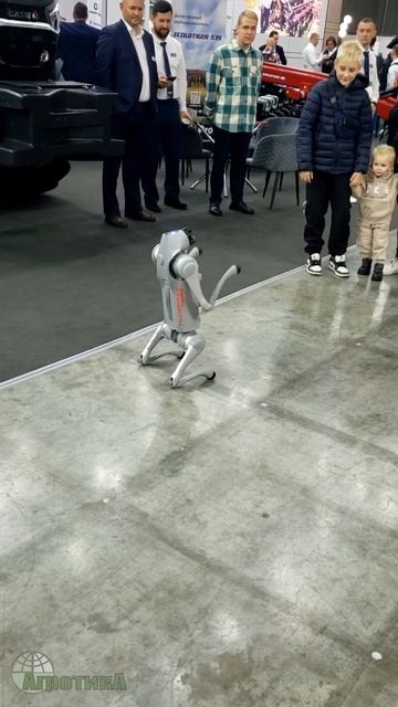 Как же без животных на  выставке сельхозтехники? Никак!