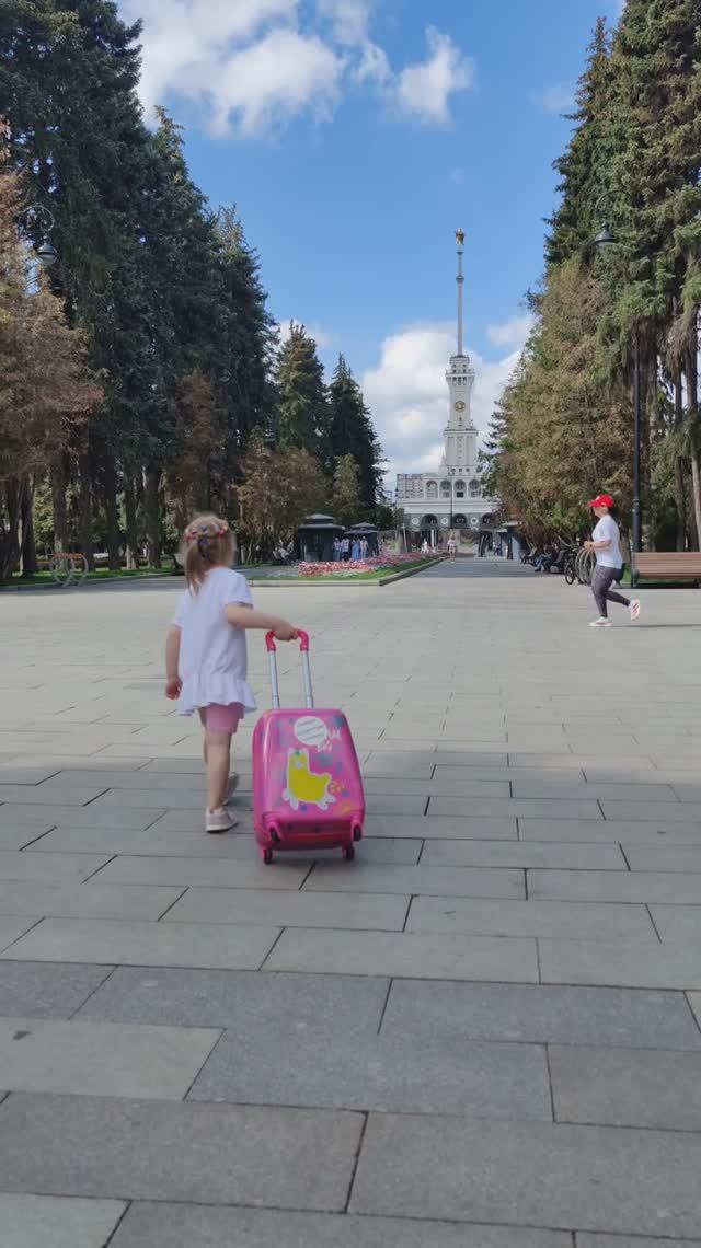 Теплоход "Нижний-Новгород". Москва Северный Речной Вокзал. Катя в отпуске, день 1.