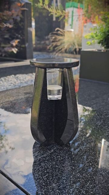 Tюльпан, лампада из гранита