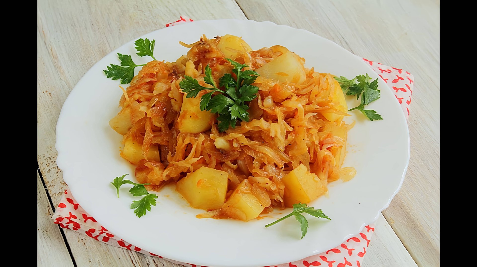 Тушёная капуста с картошкой в мультиварке. Экономный ужин .Видео из архива 2020г.