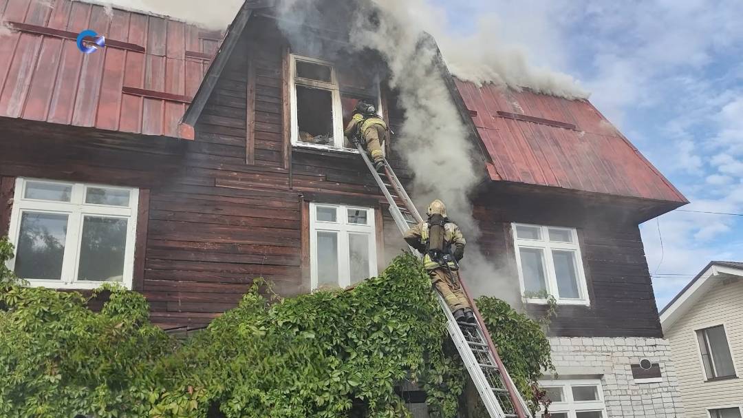 Пострадавшей при пожаре в Сайнаволоке многодетной семье требуется помощь
