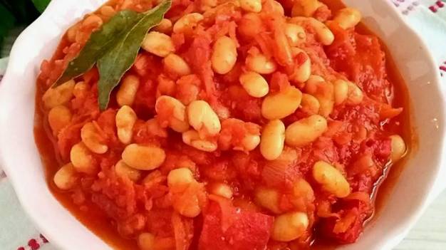 Фасоль в томатном соусе.