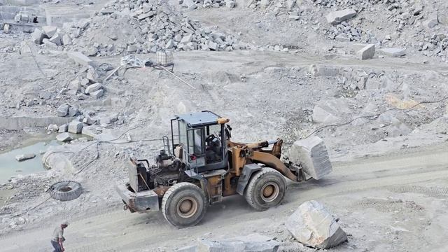 Калиновский гранитный карьер (Свердловская область)