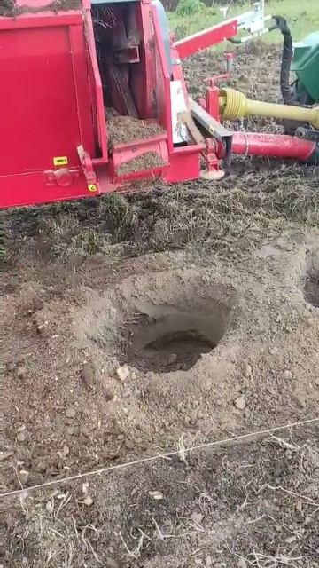 Разбрасыватель мульчи и опилок F.lli.Annovi A35 для сада. Распределитель - барабан.