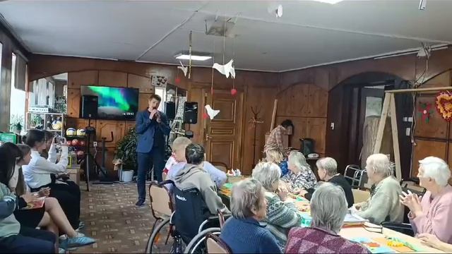 В пансионате для пожилых людей «Наши Гости» с большим успехом прошел концерт авторской песни.