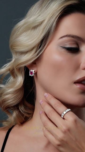 Серьги со шпинелью и бриллиантами