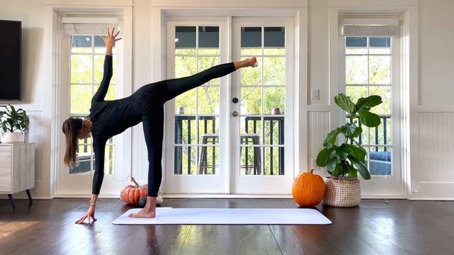 🕷 Spooky Halloween Yoga for a Scary Stretch 👻｜ Yoga with Kate Amber