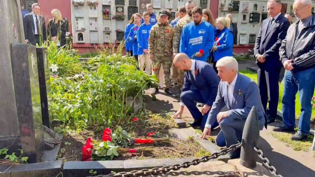 В рамках акции «Герои последнего боя» единороссы почтили память офицеров Второй Мировой войны