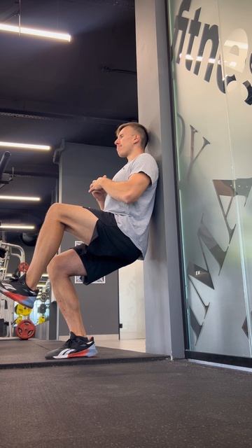 стульчик на 1 ноге (таз оторван)