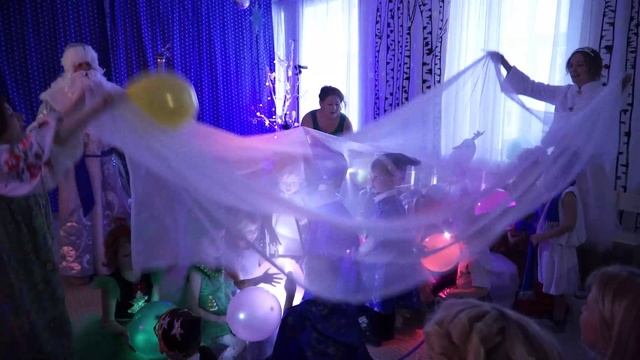 Новый год. Три Кита. Пчелки. коротко