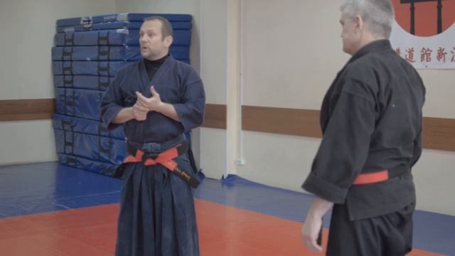 Техника дзюдзюцу. Защита от угрозы ножом сзади