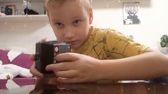 милашка рисован попросили новый антистресс а оператор помогает снимать
