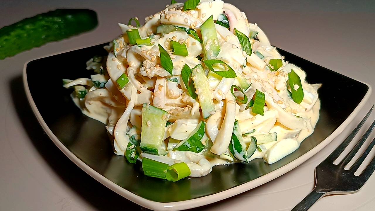 📌 Салат с кальмарами, огурцом и яйцом - СУПЕР НЕЖНЫЙ за 15 минут!