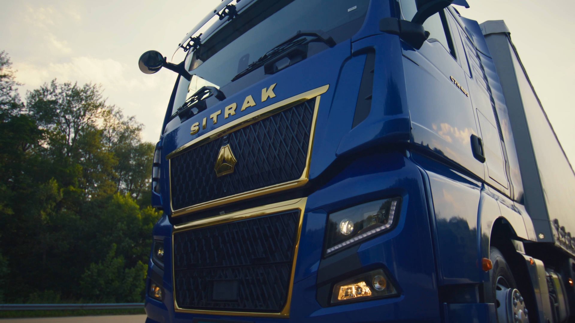 SITRAK C7H MAX — мощь, надежность и комфорт. Полная уверенность на дороге и в бизнесе.